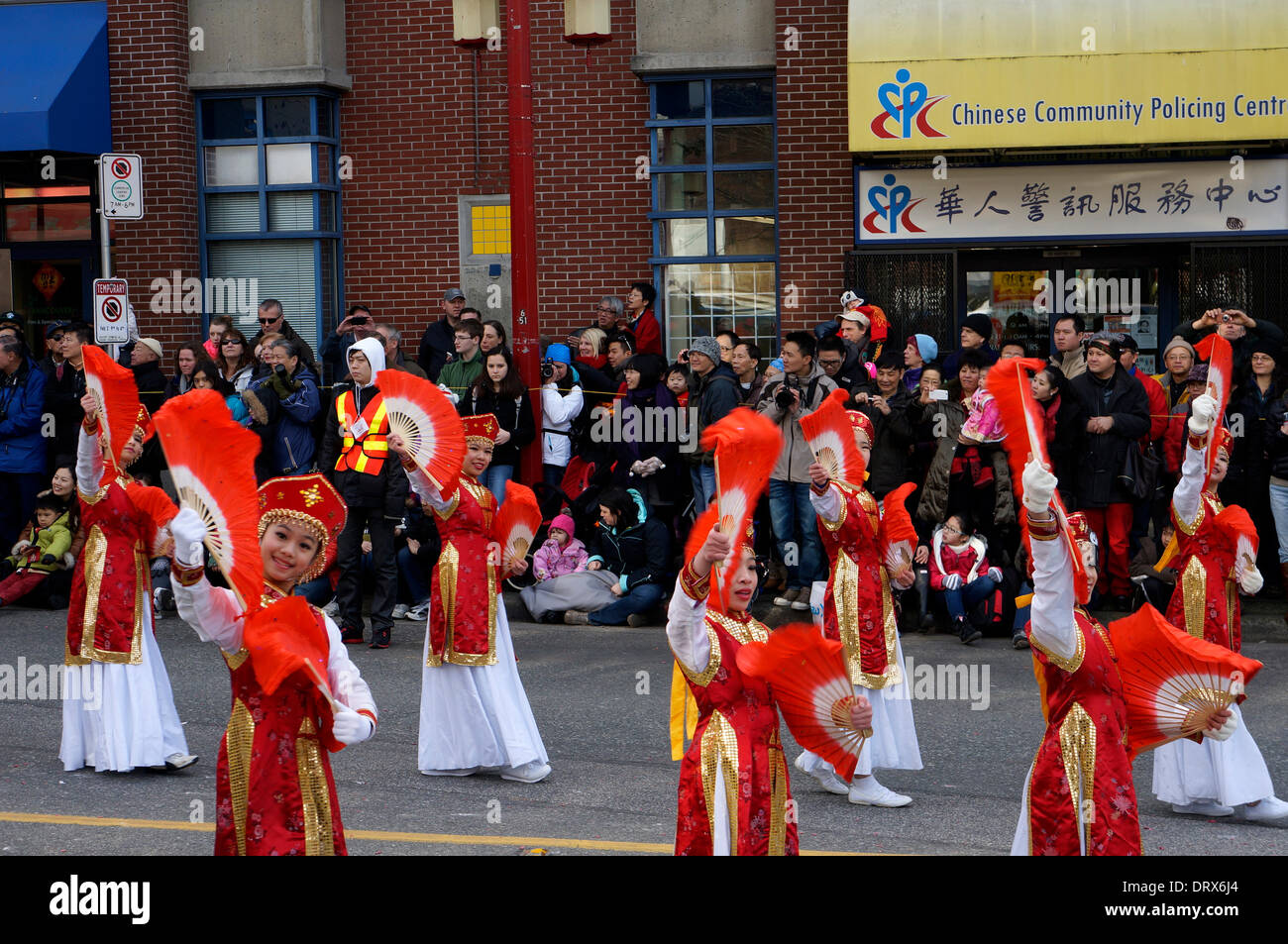 Young dancers twirl fans in the annual Chinese New Year Parade in ...