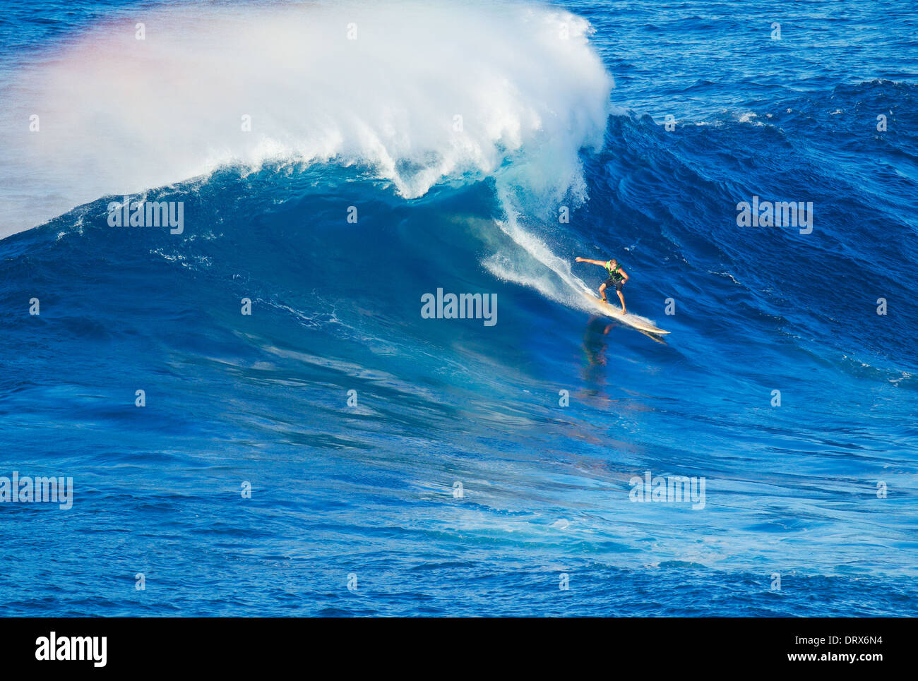 Extreme wave hi-res stock photography and images - Alamy