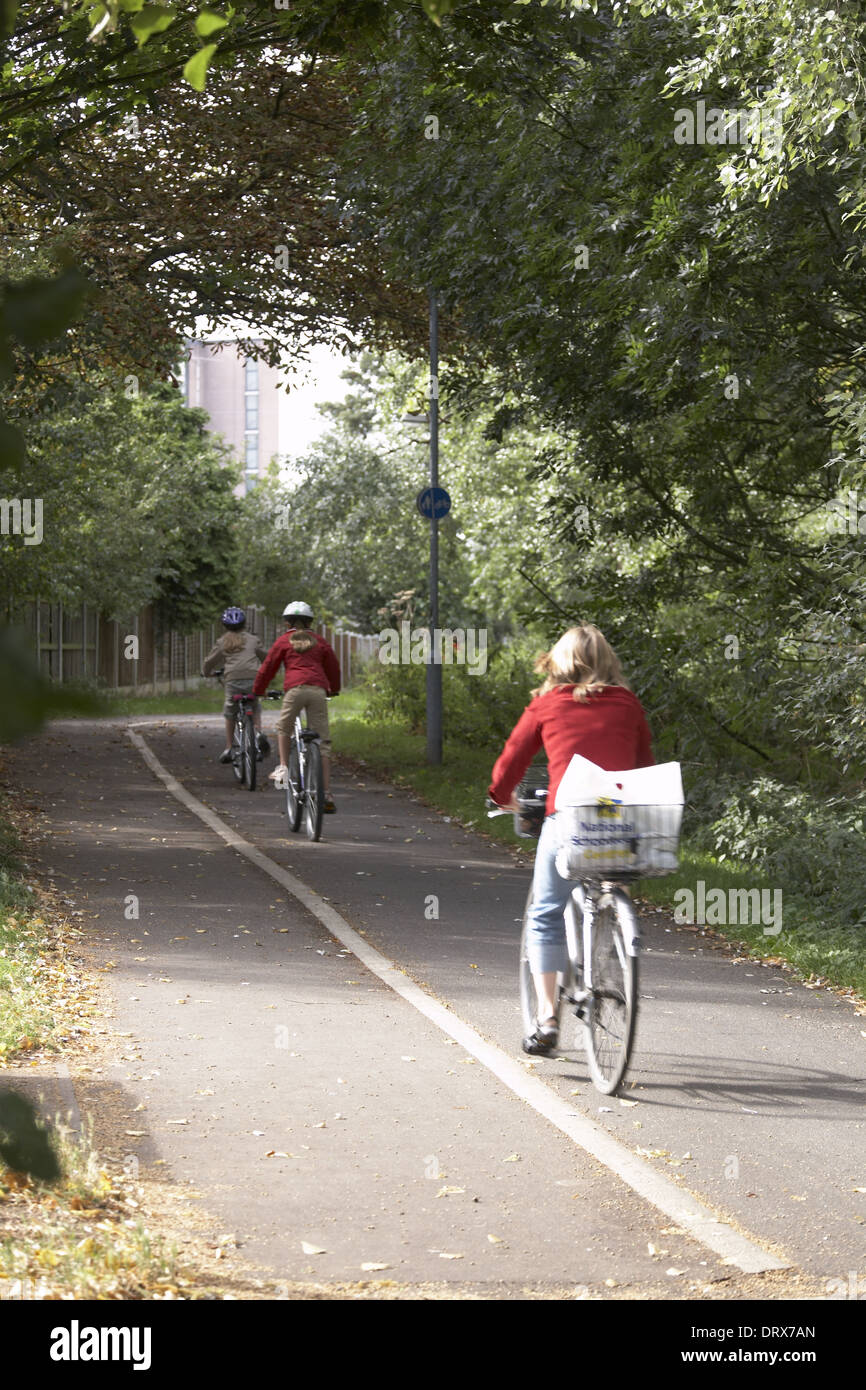 Female british cyclists hi-res stock photography and images - Alamy