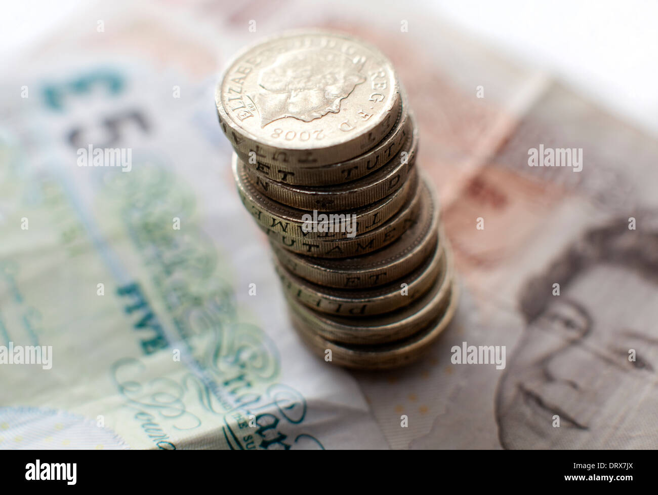 Shiny new pound coins hi-res stock photography and images - Alamy
