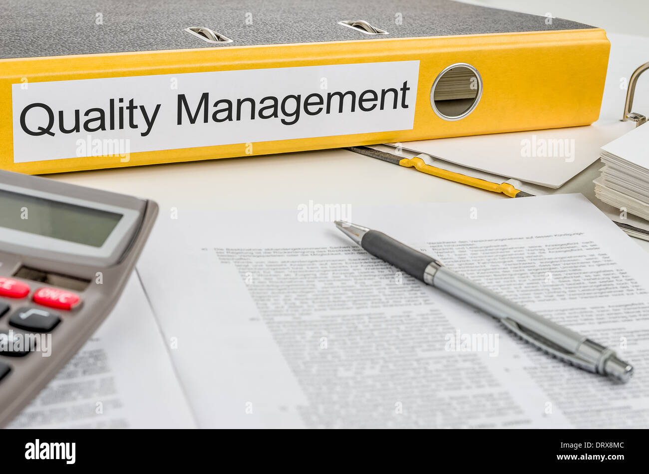 Folder with the label Quality Management Stock Photo - Alamy