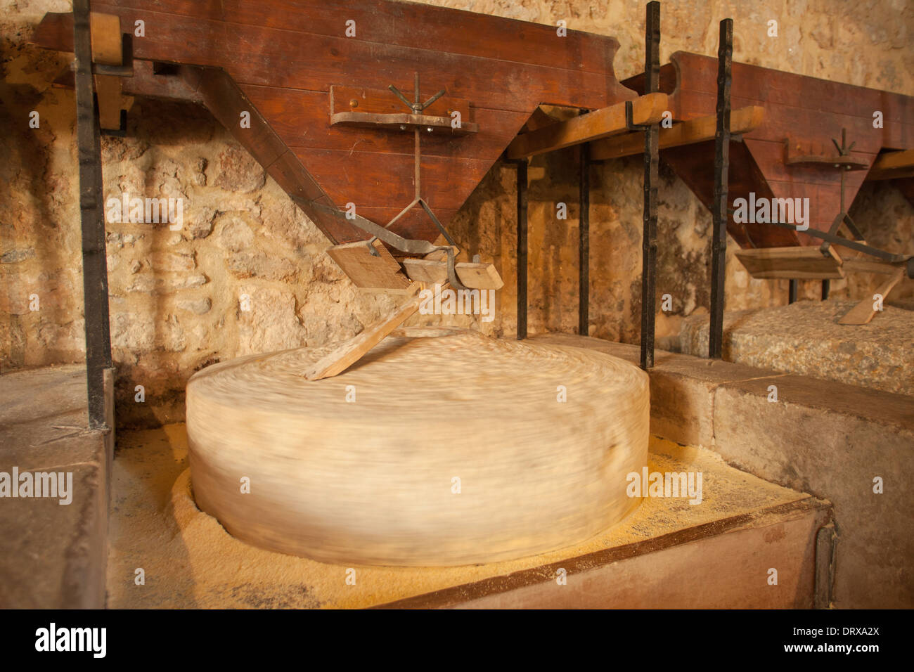 Round mill stone grinding corn Stock Photo - Alamy