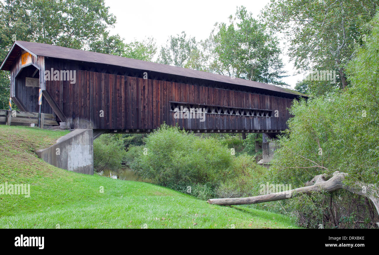 Benetka Road Covered Bridge, a 138-foot-long Town Lattice with Arch ...