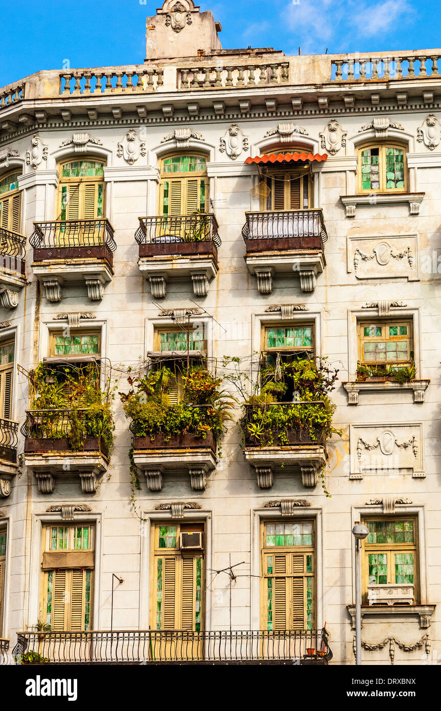 New havana buildings hi-res stock photography and images - Alamy