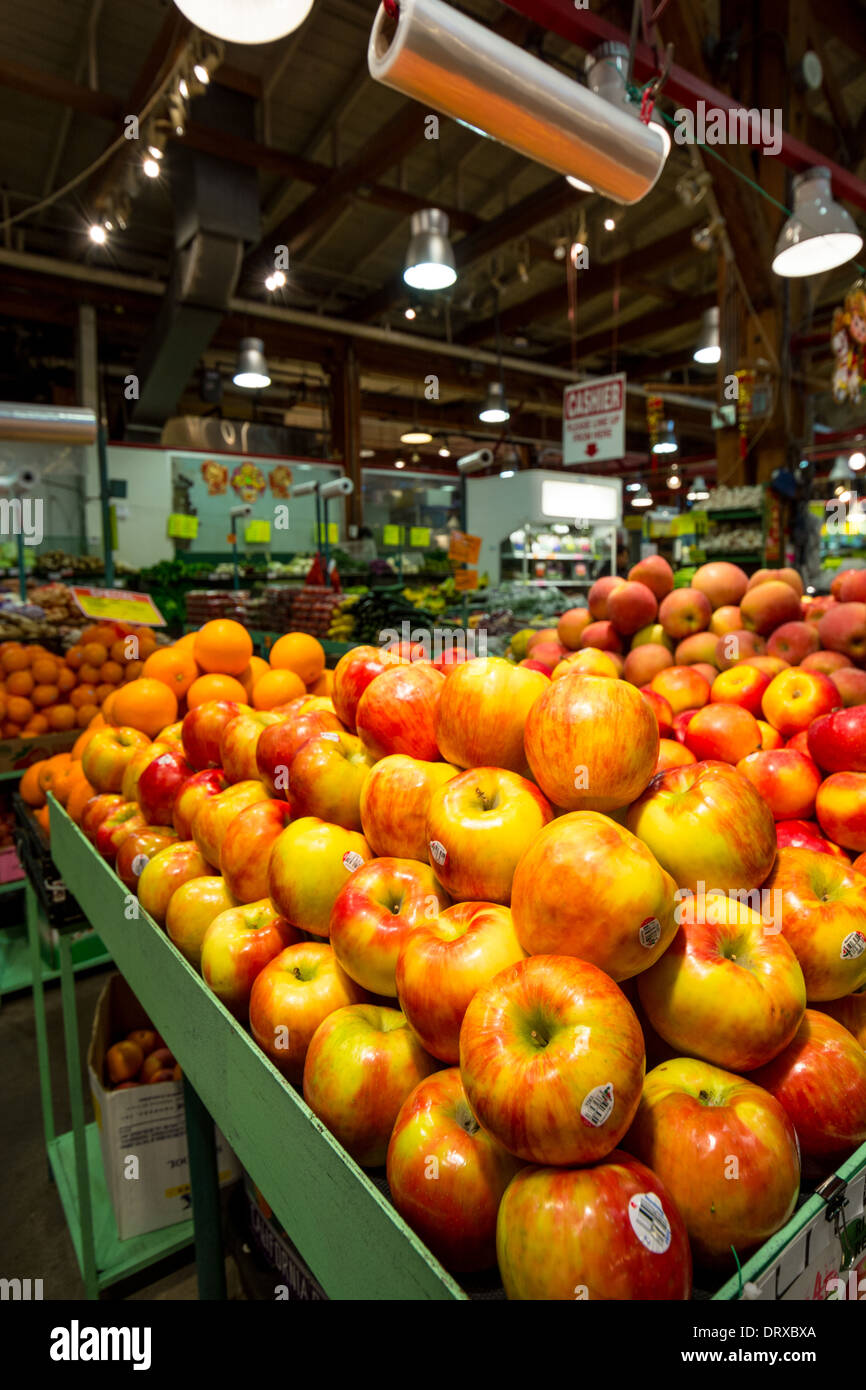 Apple bin row hi-res stock photography and images - Alamy