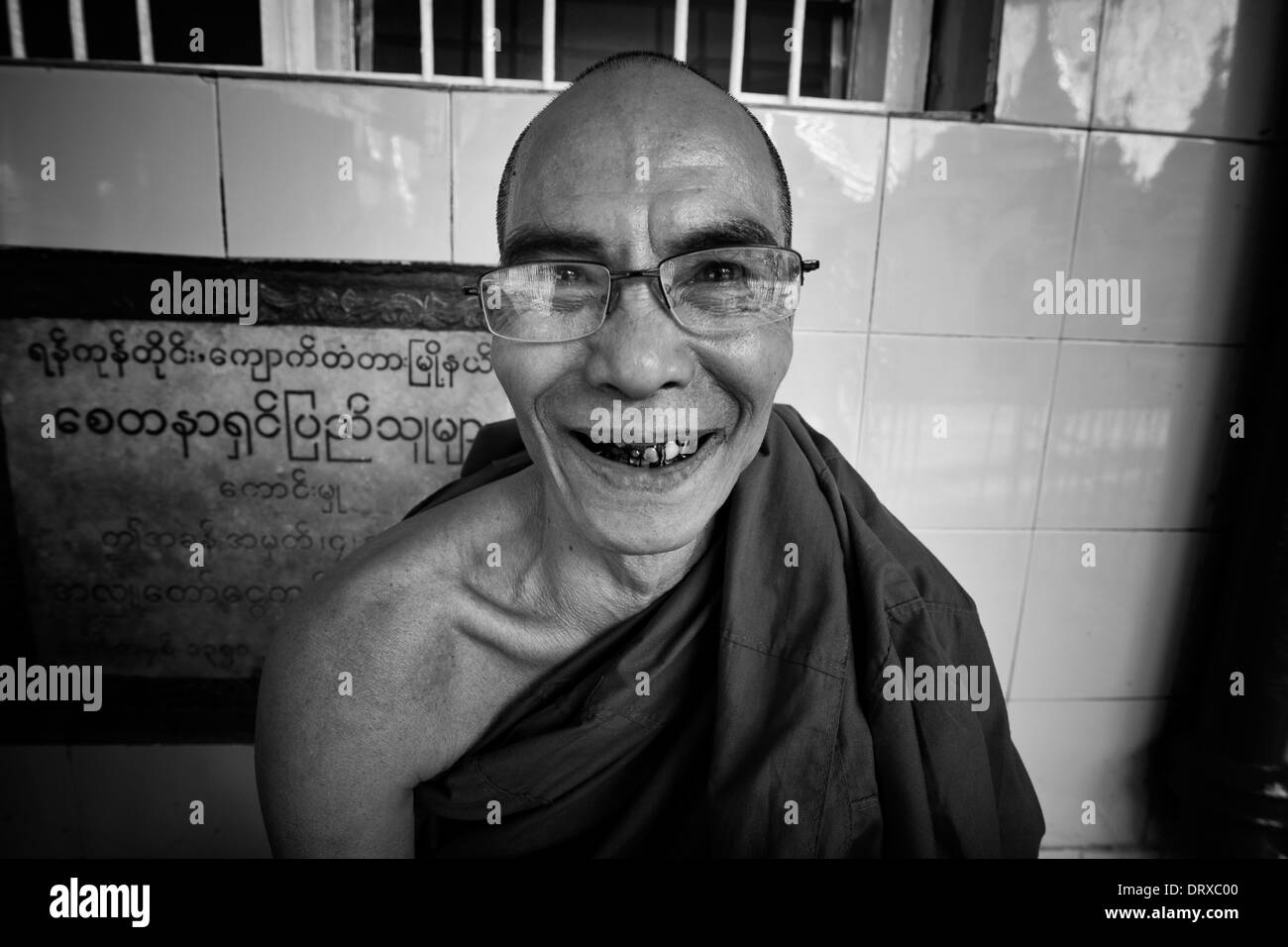 Myanmar, Yangon, Sule paya, monk Stock Photo - Alamy
