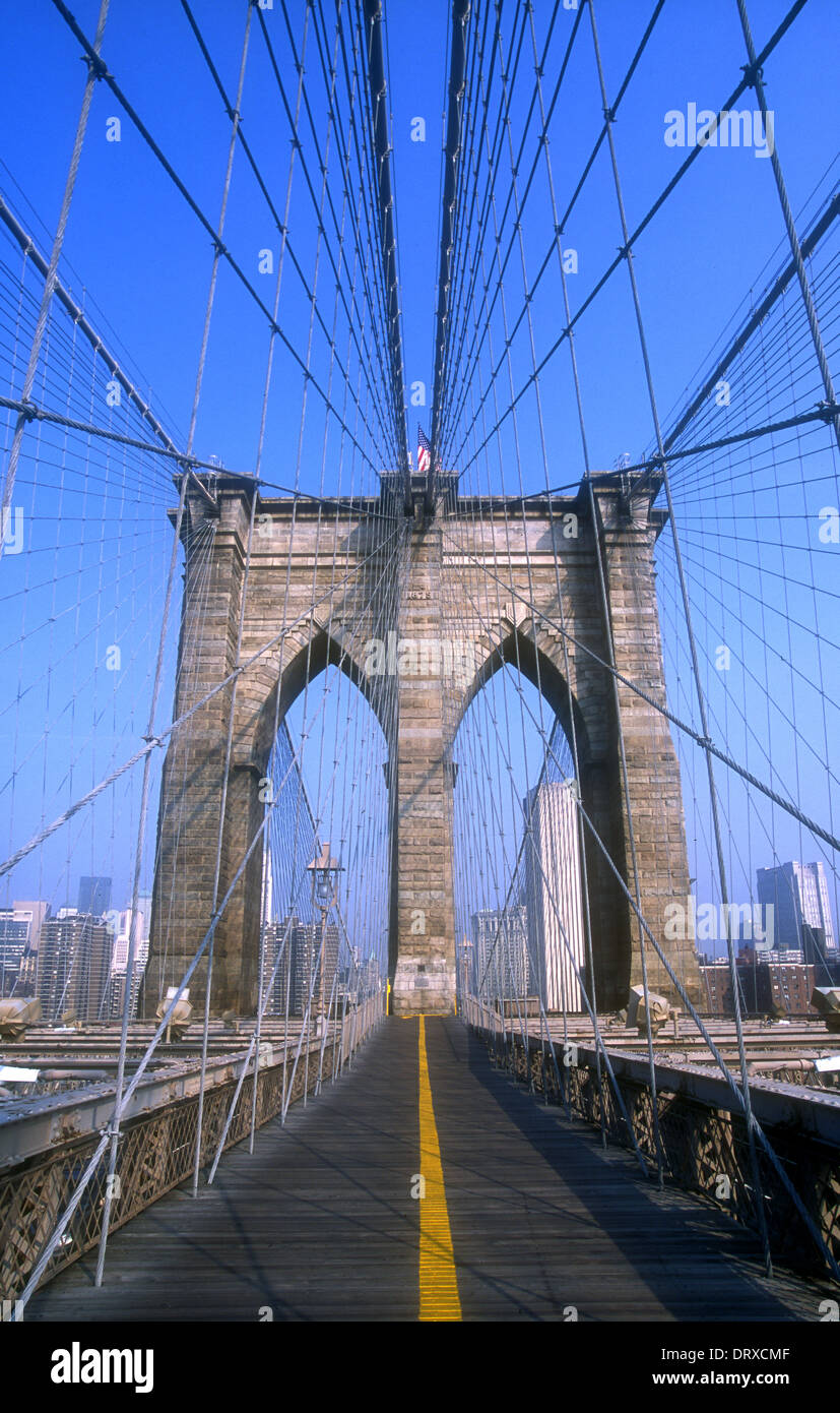 Connects the boroughs of manhattan and brooklyn hi-res stock ...