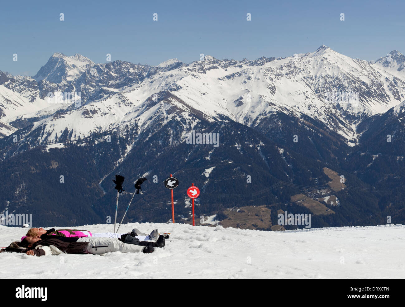 Girls in ski holidays hi-res stock photography and images - Alamy