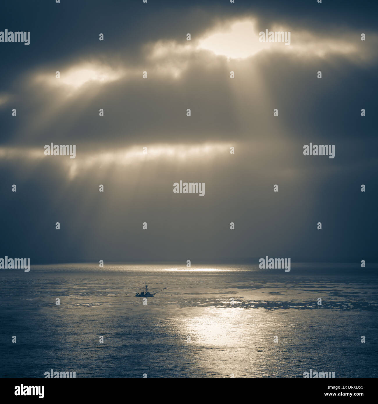 Sun ray through ocean hi-res stock photography and images - Alamy