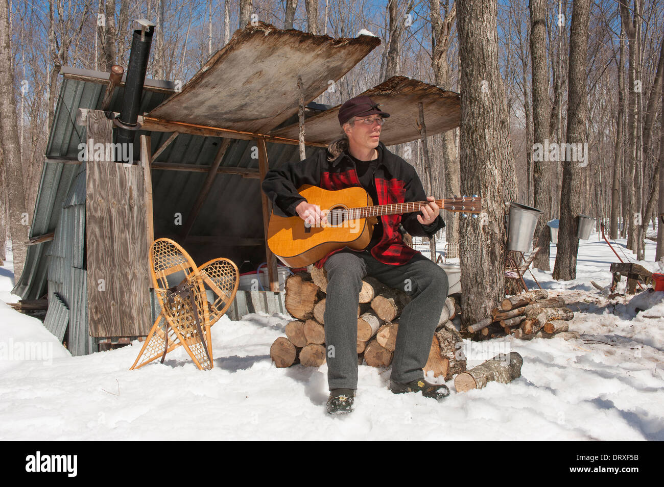 Man and shack in the snow hi-res stock photography and images - Alamy
