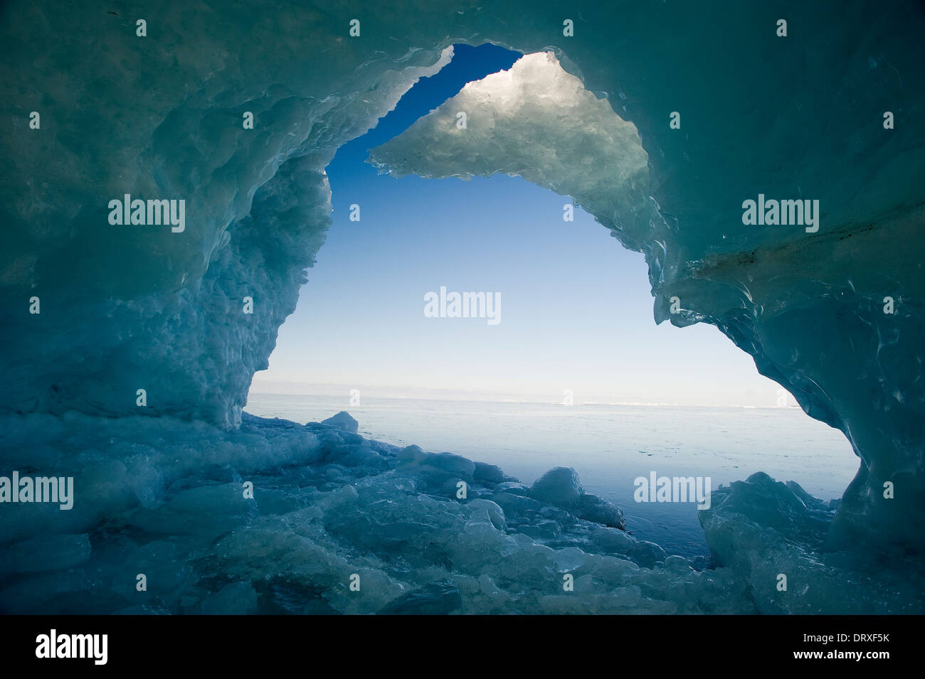 Ice formation on a frozen lake Stock Photo - Alamy