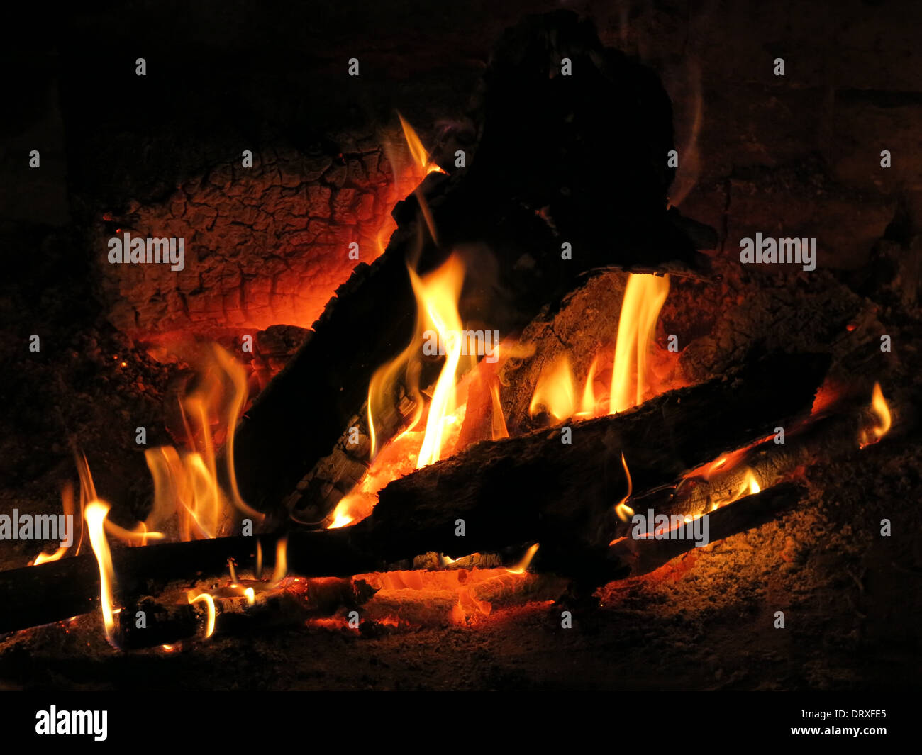 Cozy camp fire Stock Photo - Alamy
