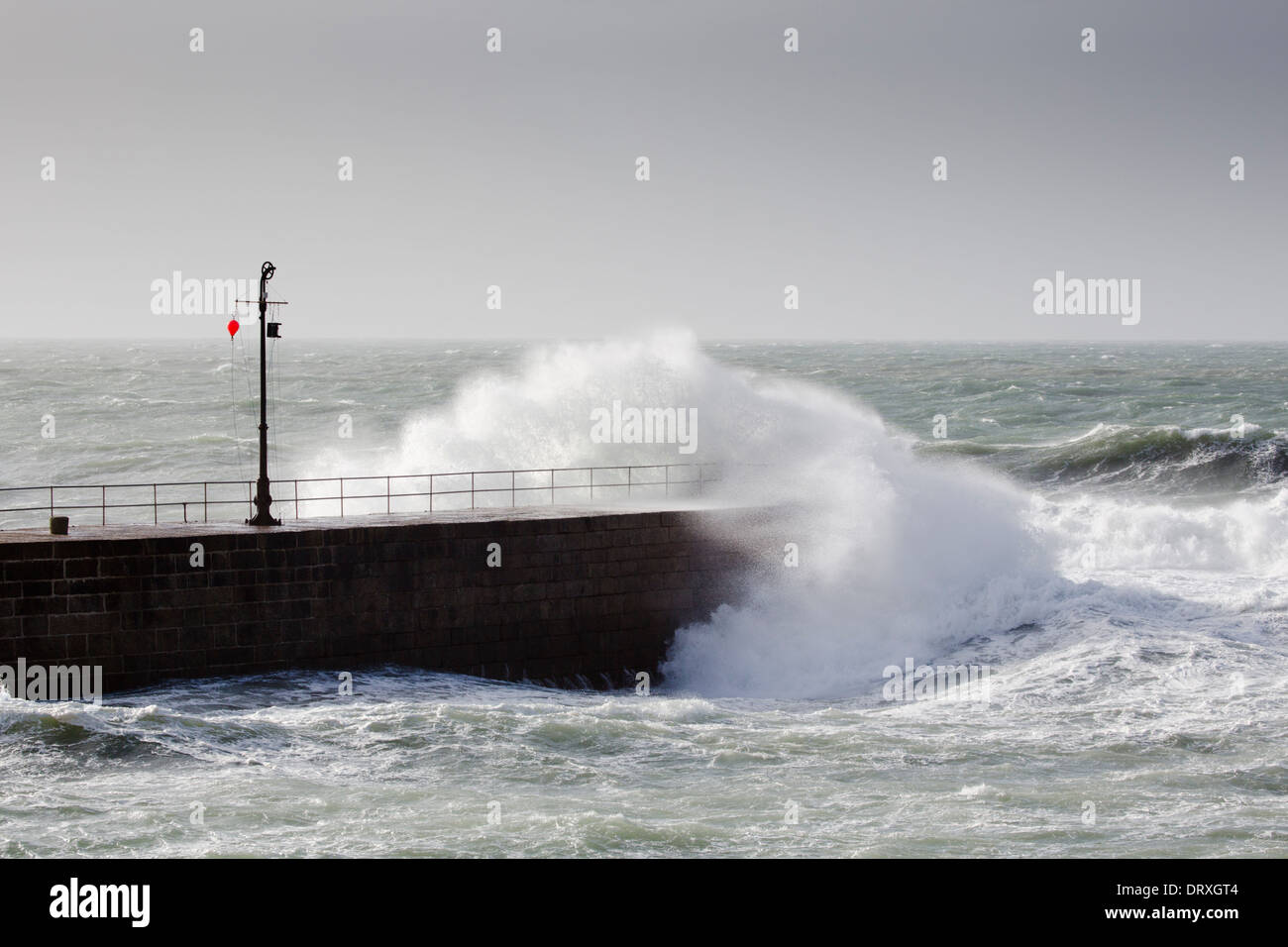 Breaking waves pier hi-res stock photography and images - Alamy