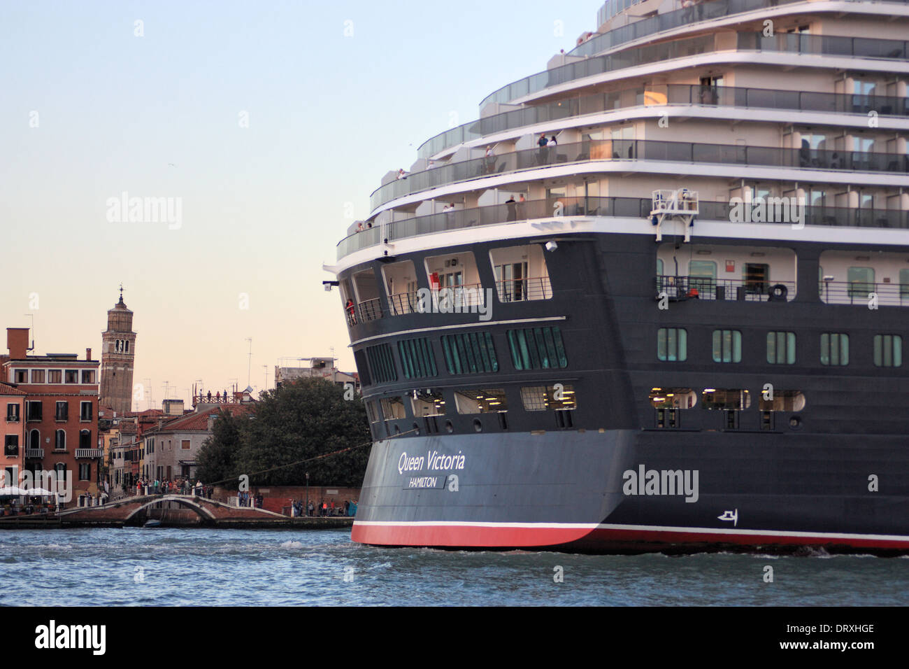 Cruise ship Queen Victoria (Cunard Line) in Venice Stock Photo - Alamy
