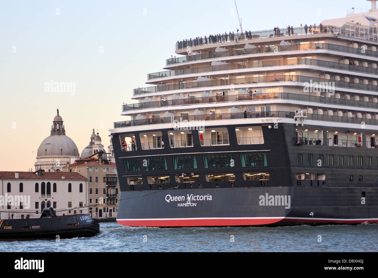 Ms queen victoria kreuzfahrt hi-res stock photography and images - Alamy