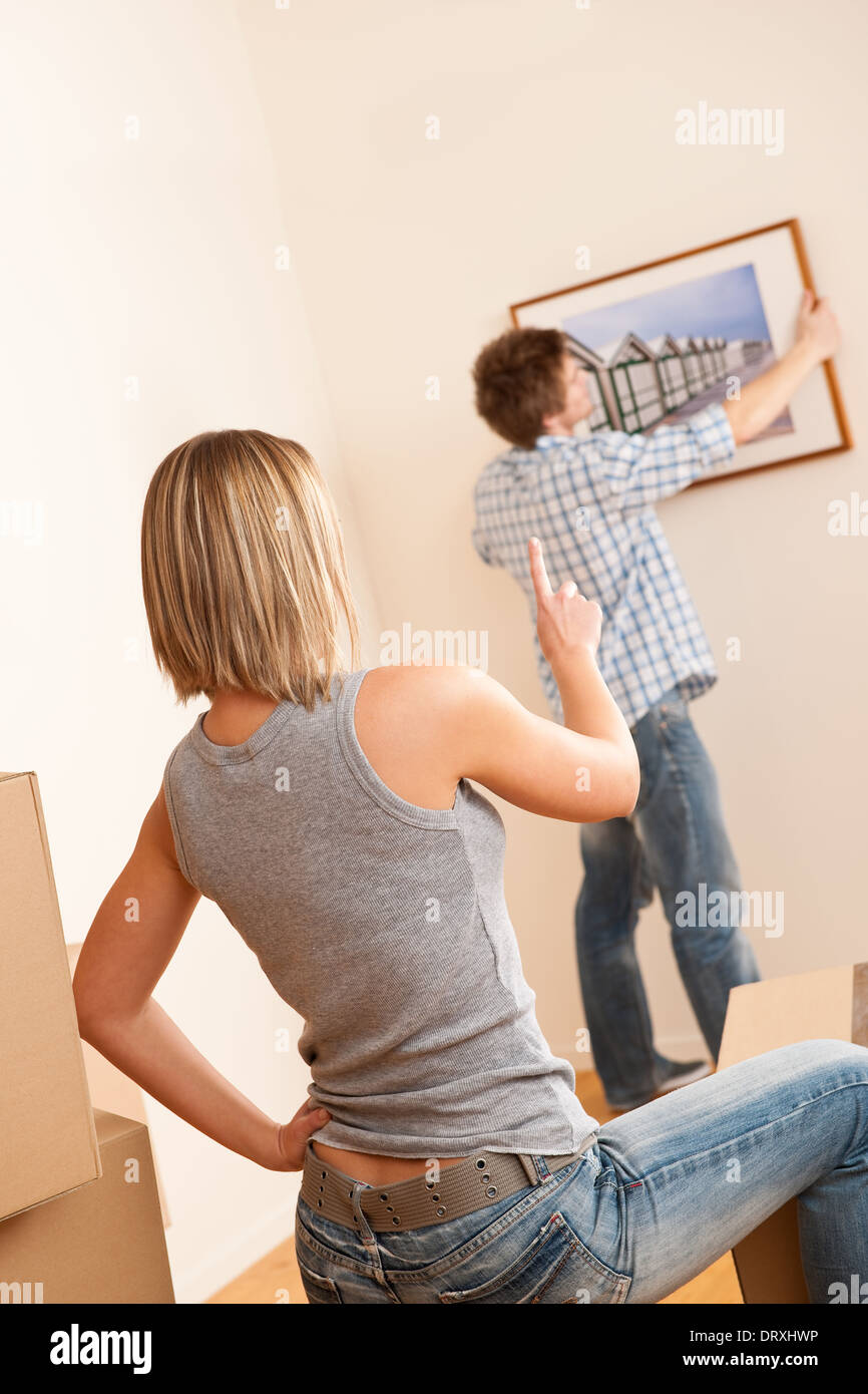 Moving house couple hanging picture hi-res stock photography and images ...