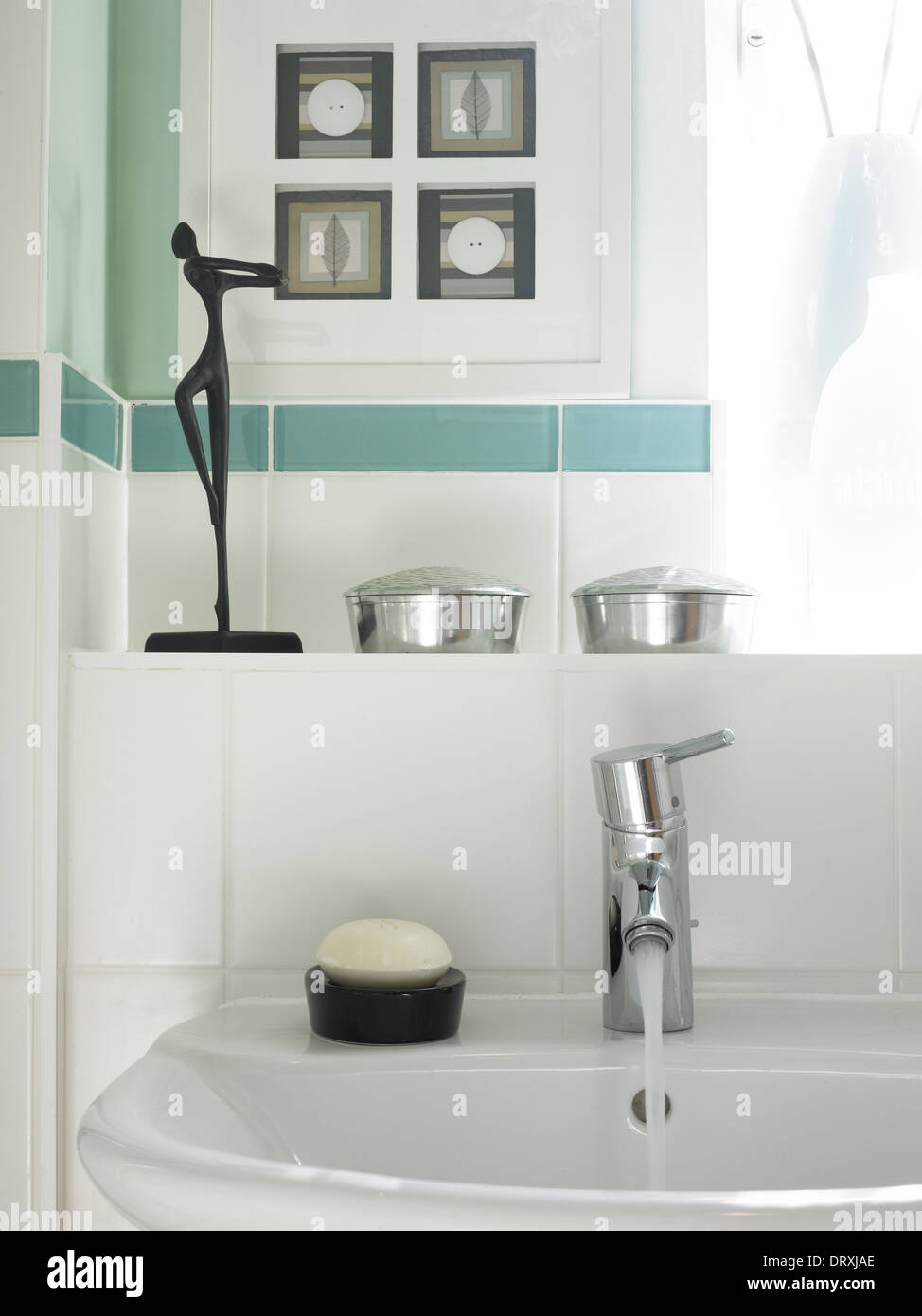 Internals bathroom hi-res stock photography and images - Alamy