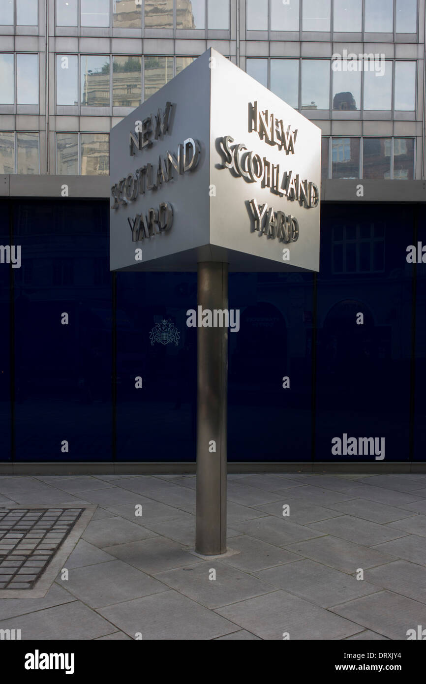 The Metropolitan Police's revolving sign their headquarters at New ...