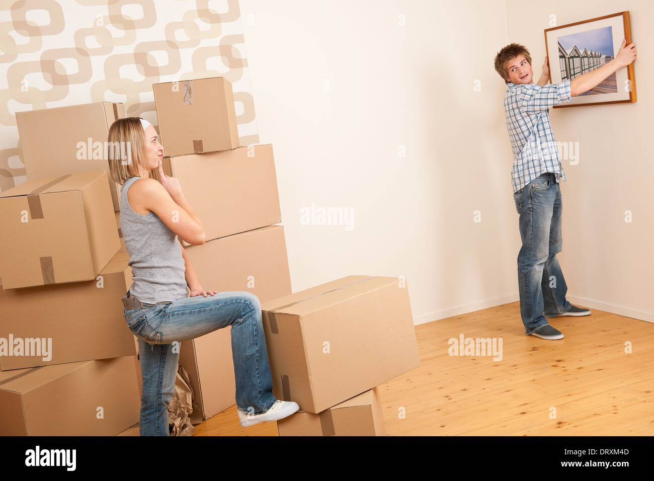Moving house couple hanging picture hi-res stock photography and images ...