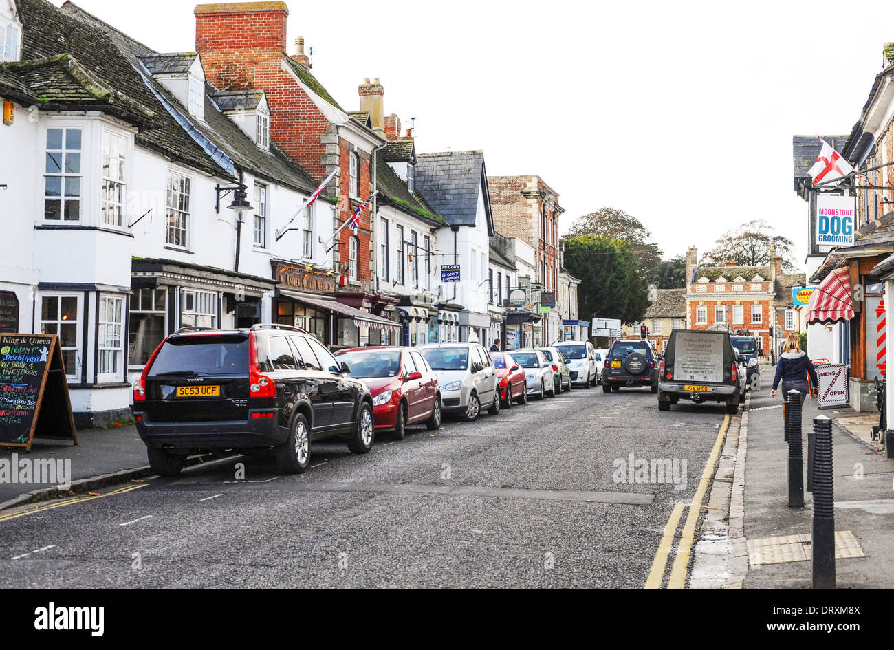 High street highworth hi-res stock photography and images - Alamy