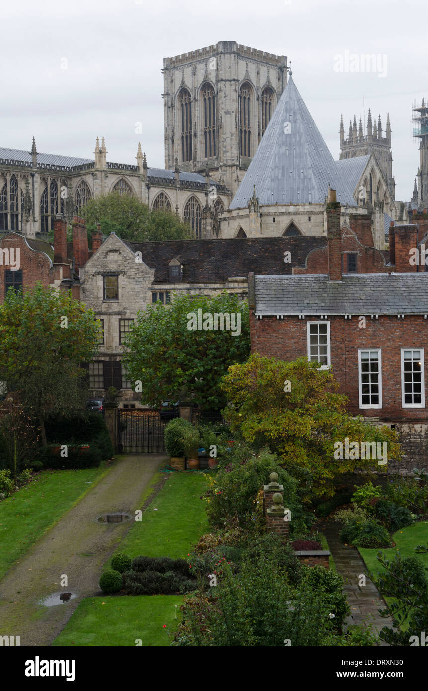 Minster gardens hi-res stock photography and images - Alamy