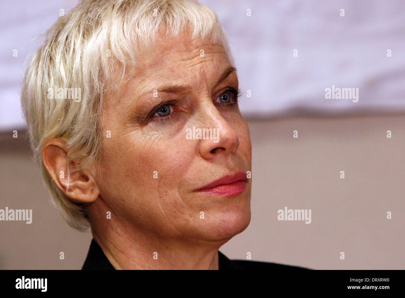 Annie short hi-res stock photography and images - Alamy