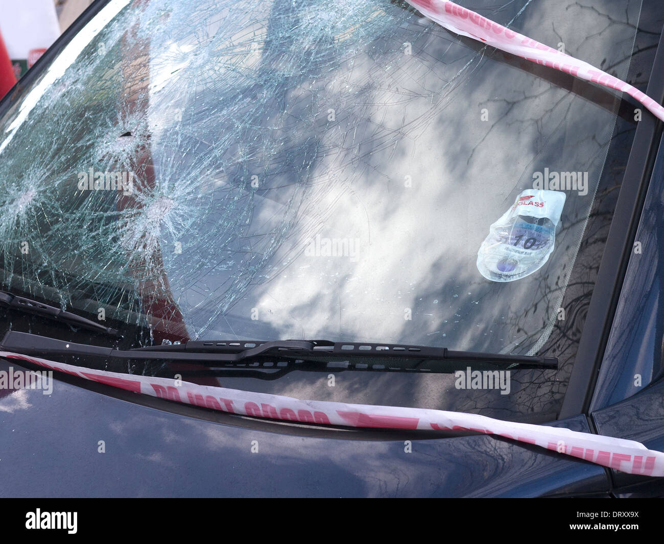 Smashed car windows Stock Photo - Alamy
