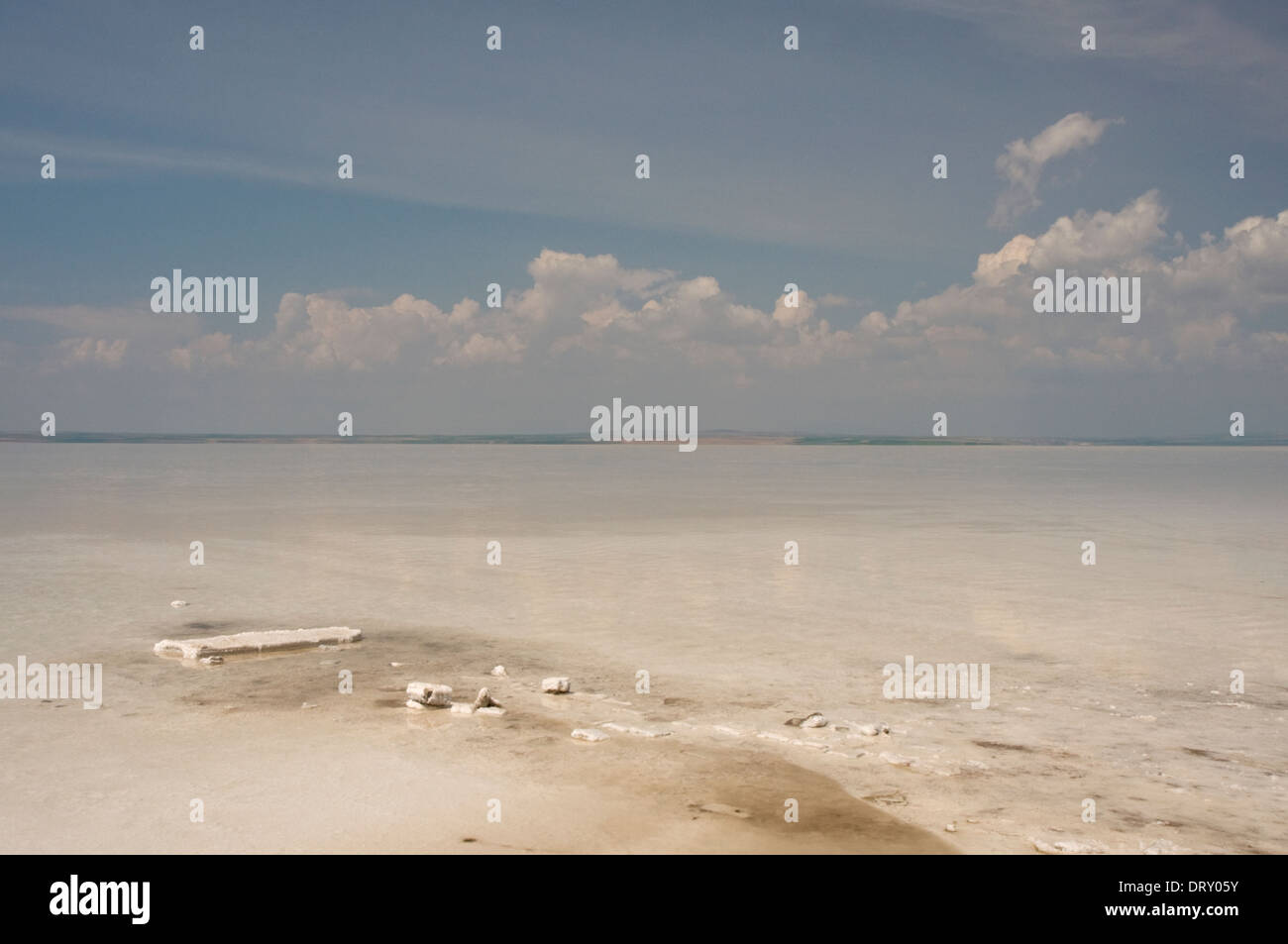 ASIA, Turkey, Middle Anatolia, Salt Lake (Tuz Gölű), view of the edge ...
