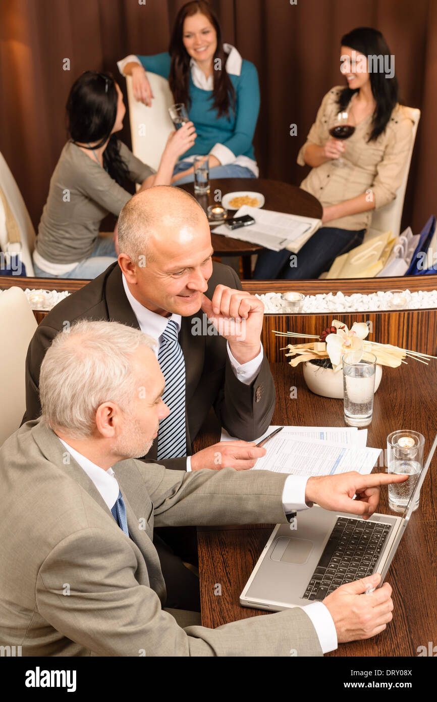 Business men talk hi-res stock photography and images - Alamy