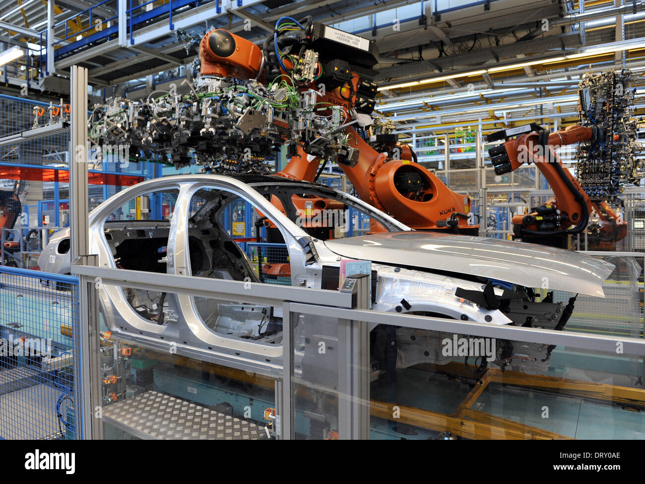 Bremen, Germany. 04th Feb, 2014. A roboter puts a roof onto a car of ...