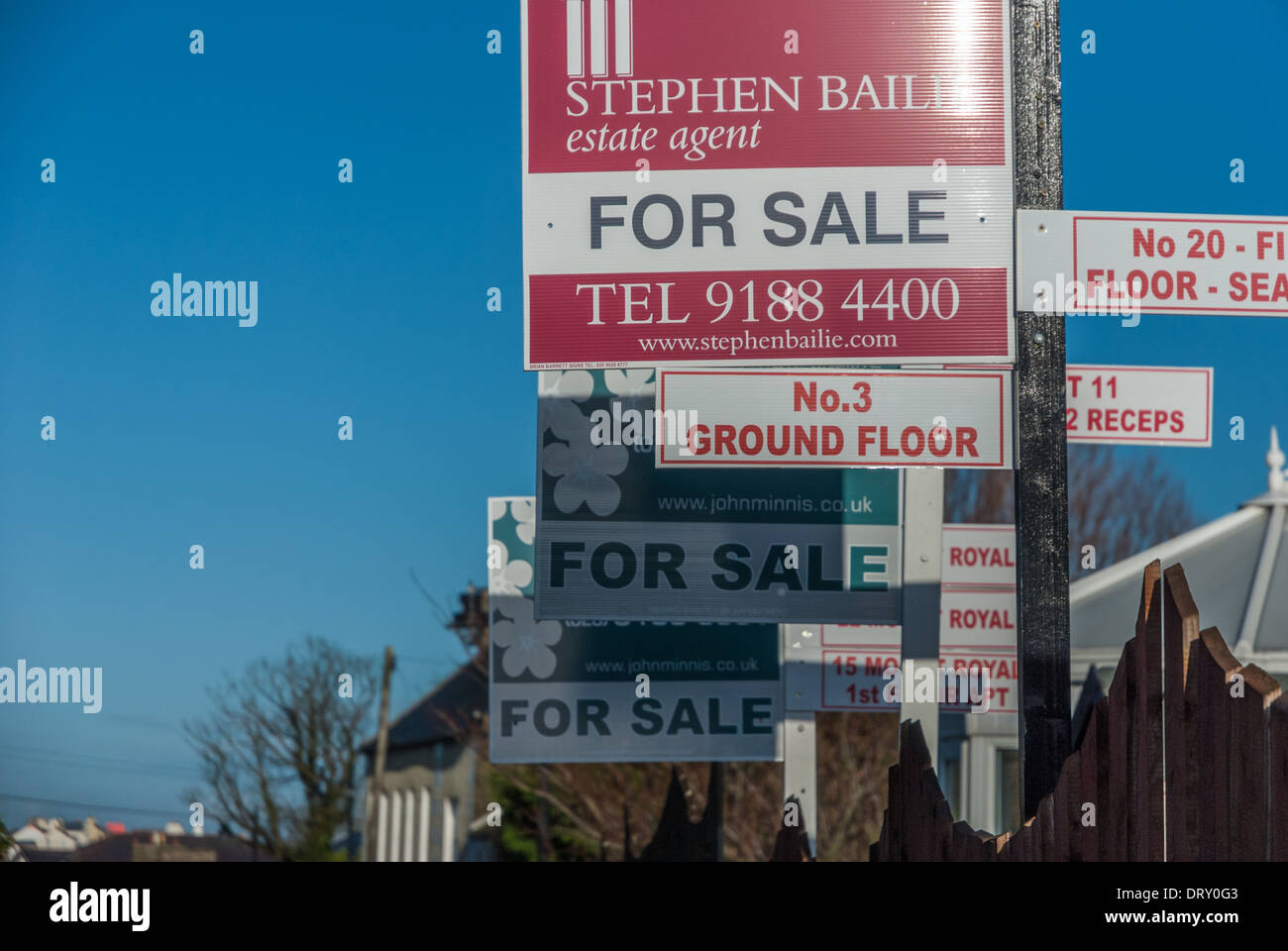 For Sale signs Stock Photo - Alamy