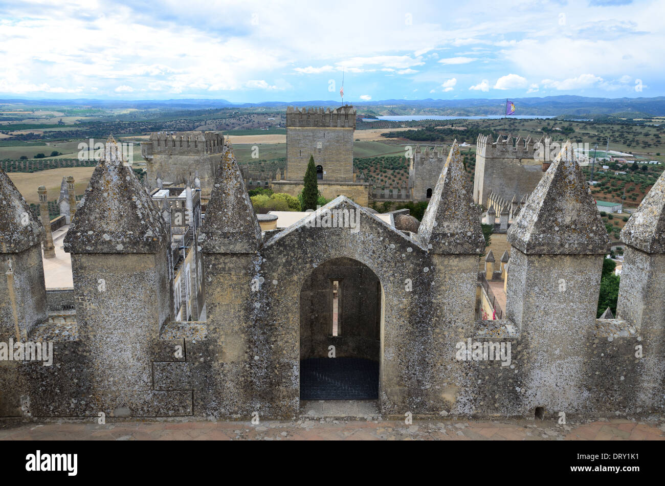 Sky above castle hi-res stock photography and images - Alamy