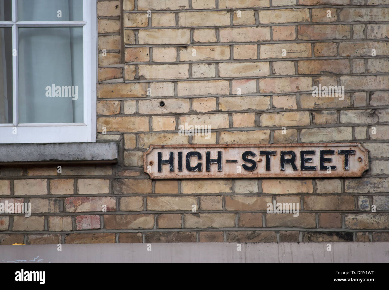 Hampton hill high street hi-res stock photography and images - Alamy