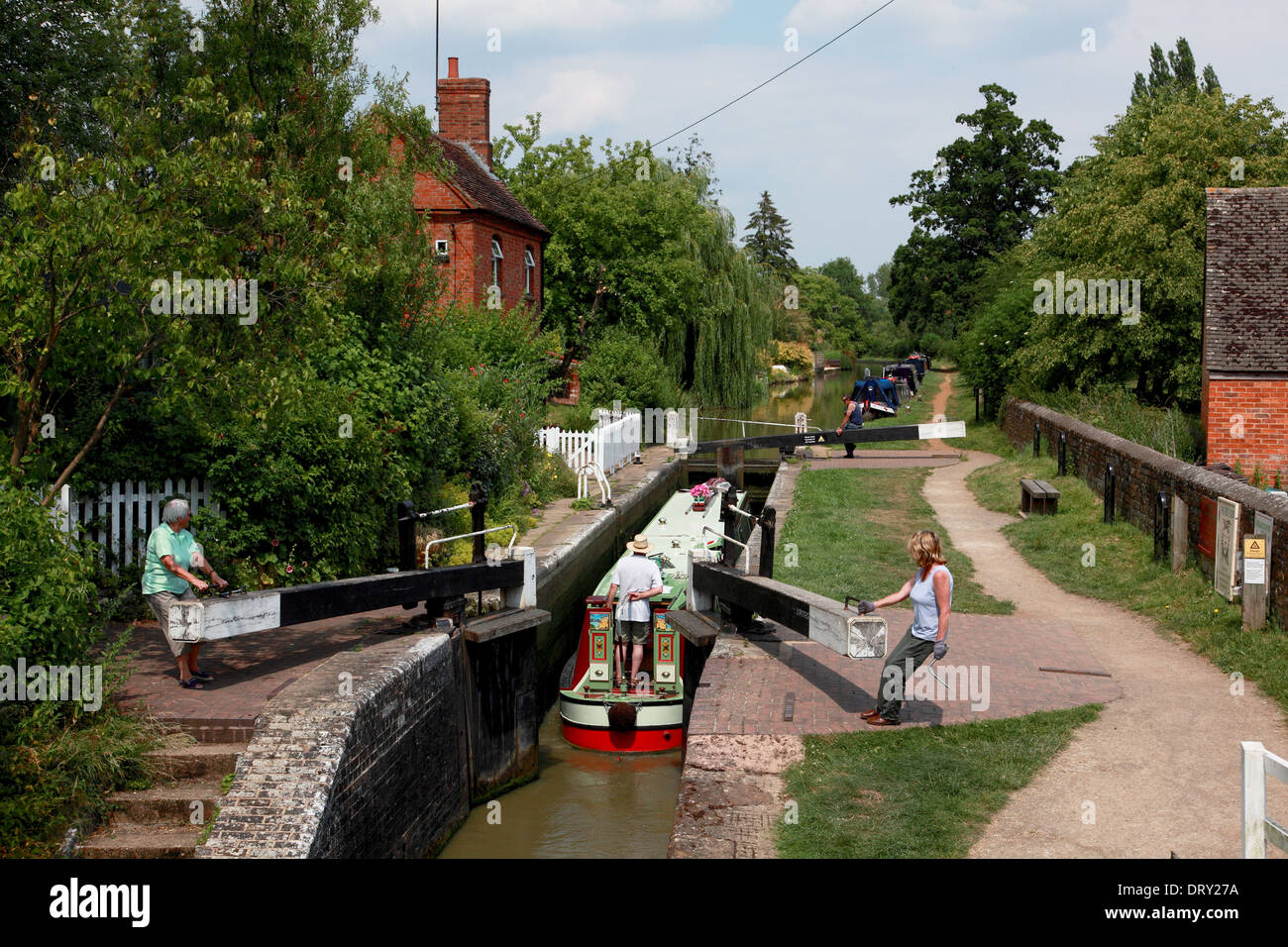 Cropredy lock narrowboat boat hi-res stock photography and images - Alamy