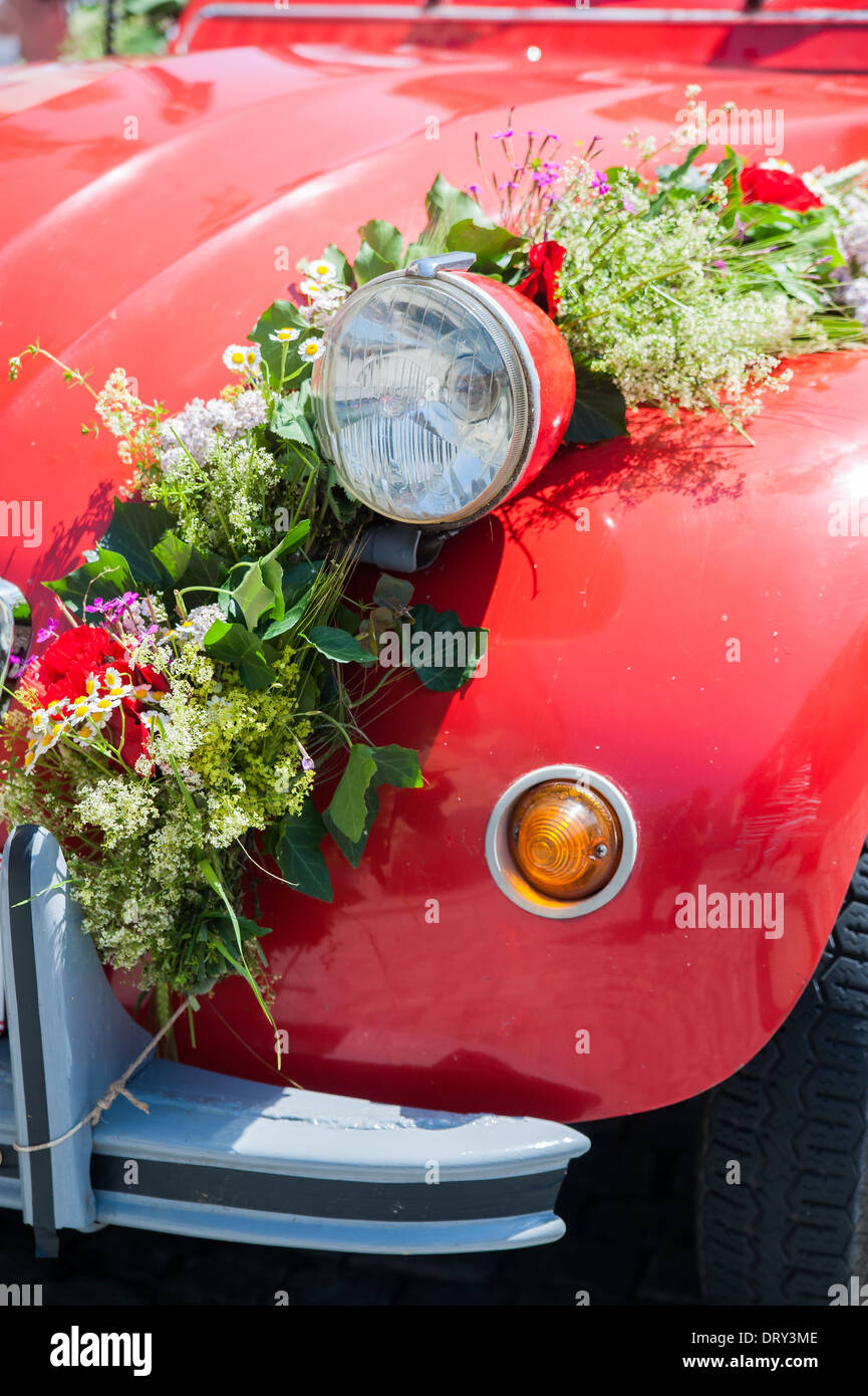 Front of a red wedding car with flower bouquet Stock Photo - Alamy
