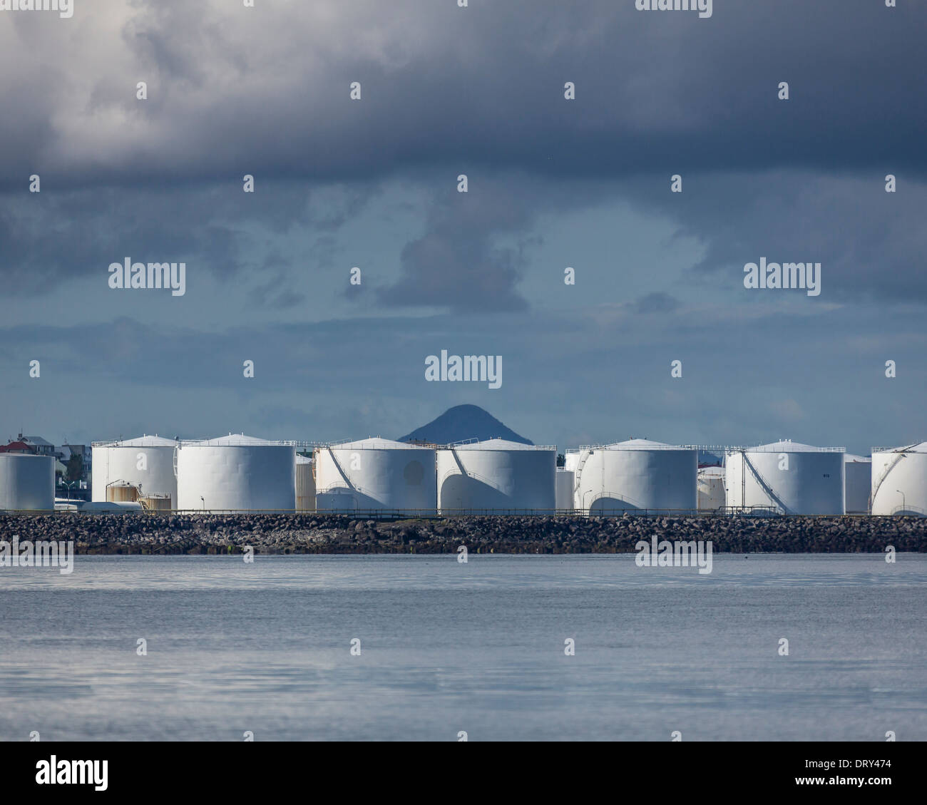 Oil tanks hi-res stock photography and images - Alamy
