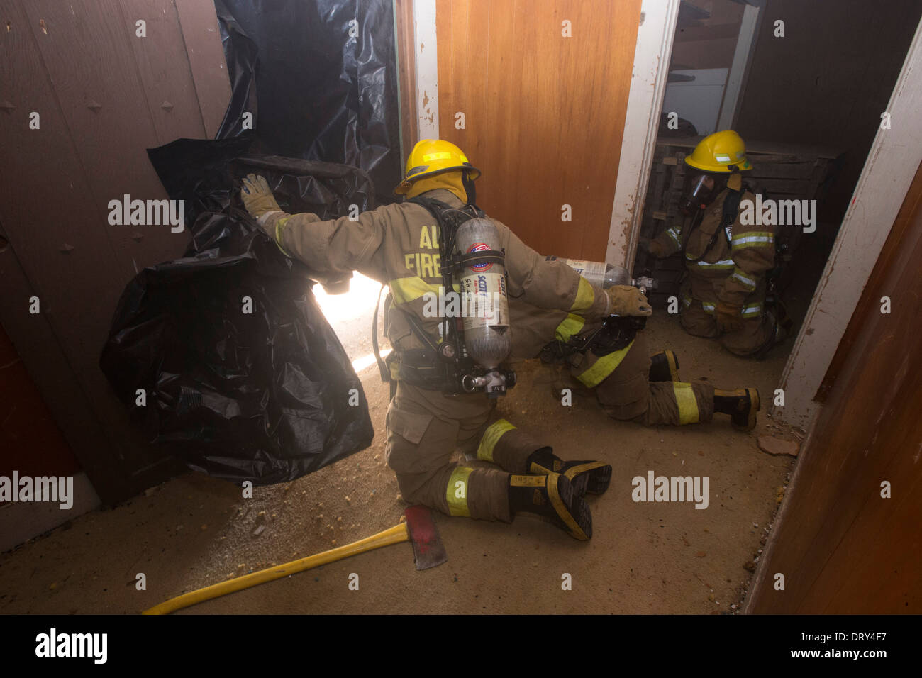 High pressure compressed air tanks hi-res stock photography and images ...