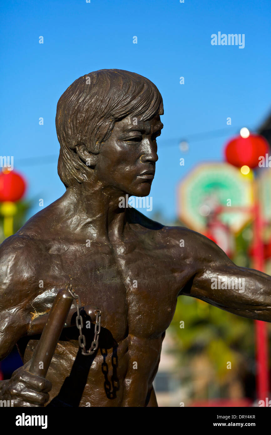 Bruce Lee Statue in Old Chinatown Central Plaza, Los Angeles Stock ...