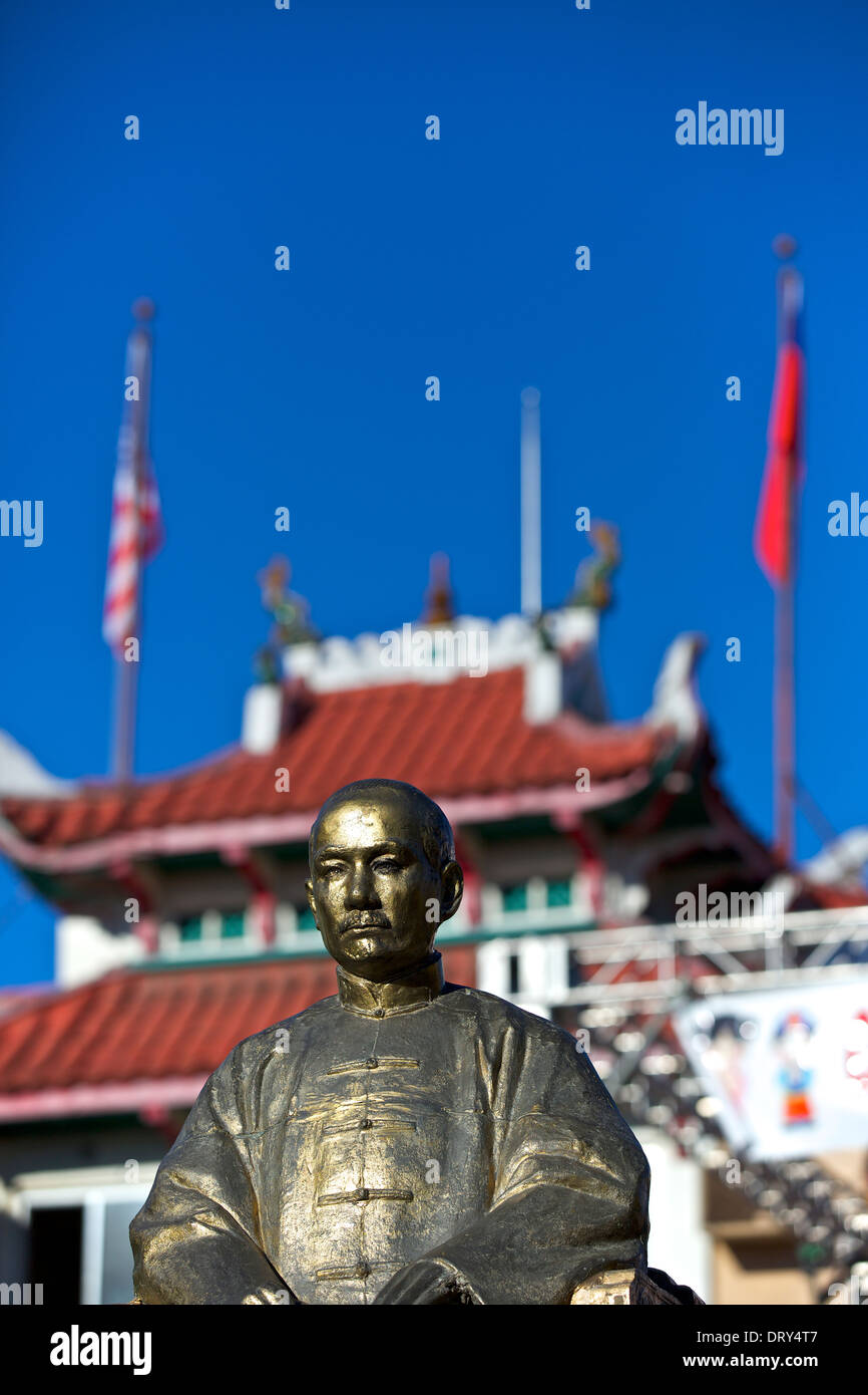 Statue in Old Chinatown Central Plaza, Los Angeles Stock Photo - Alamy