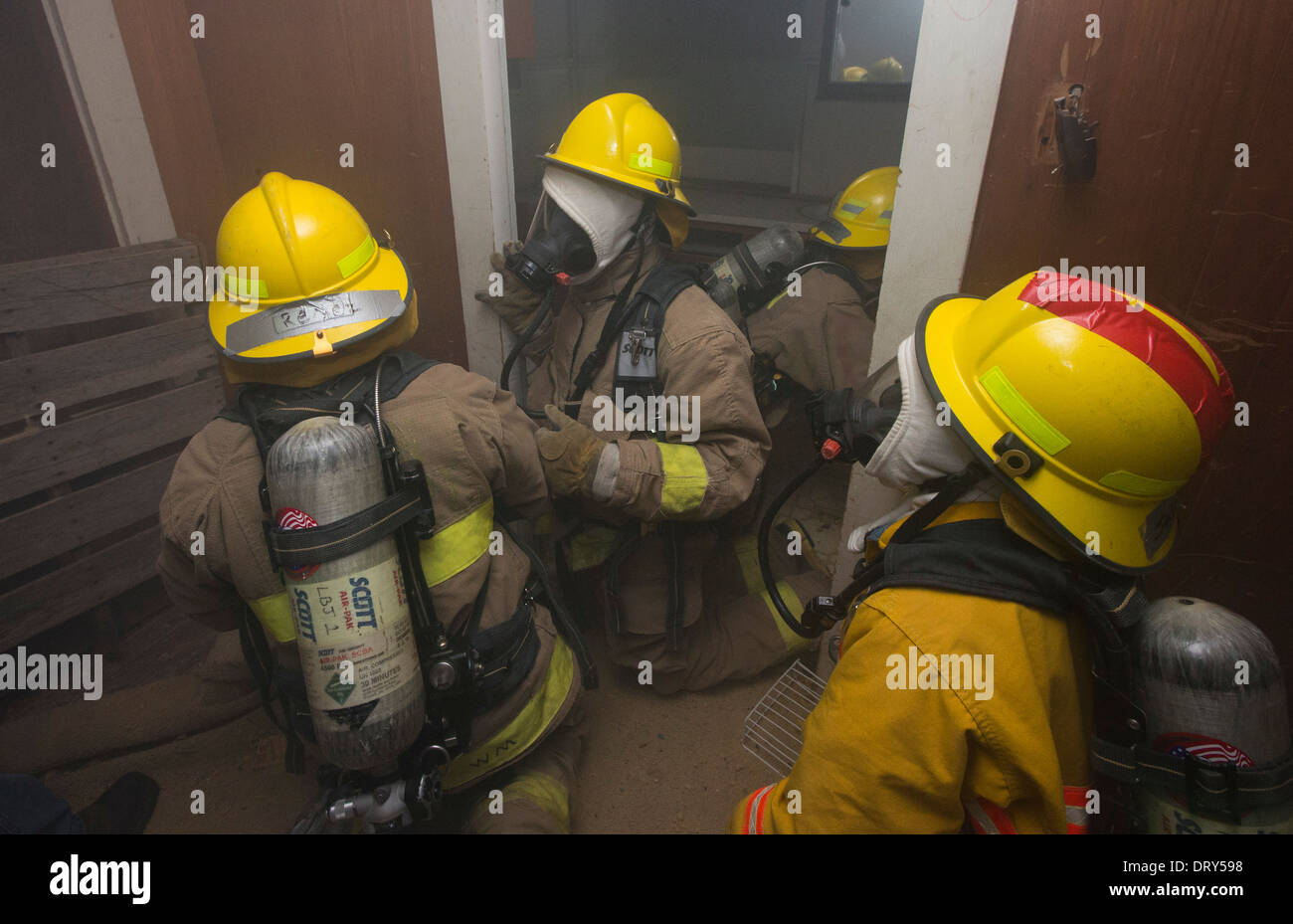 High pressure compressed air tanks hi-res stock photography and images ...