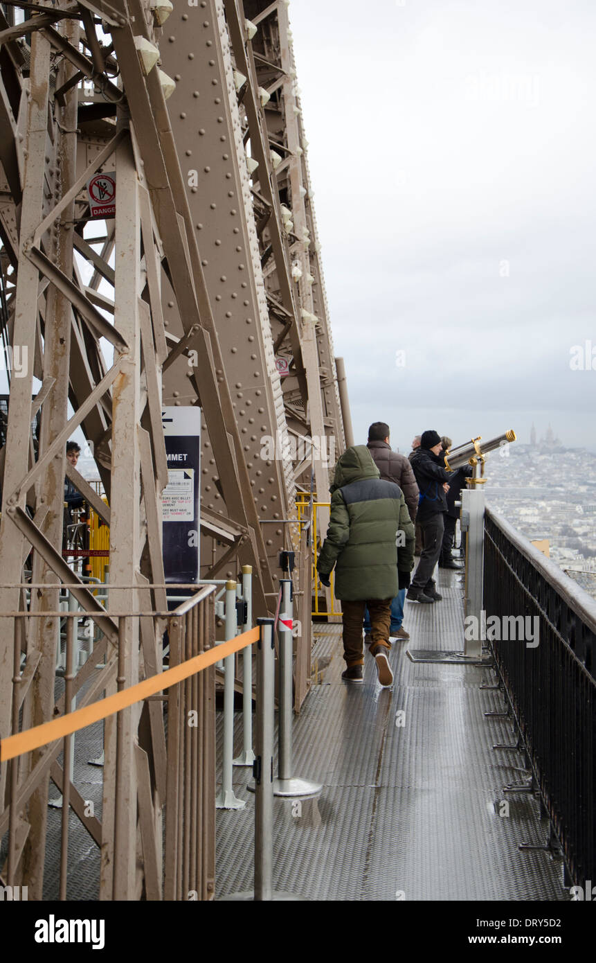 Tourists at the second platform of the eiffel tower hi-res stock ...