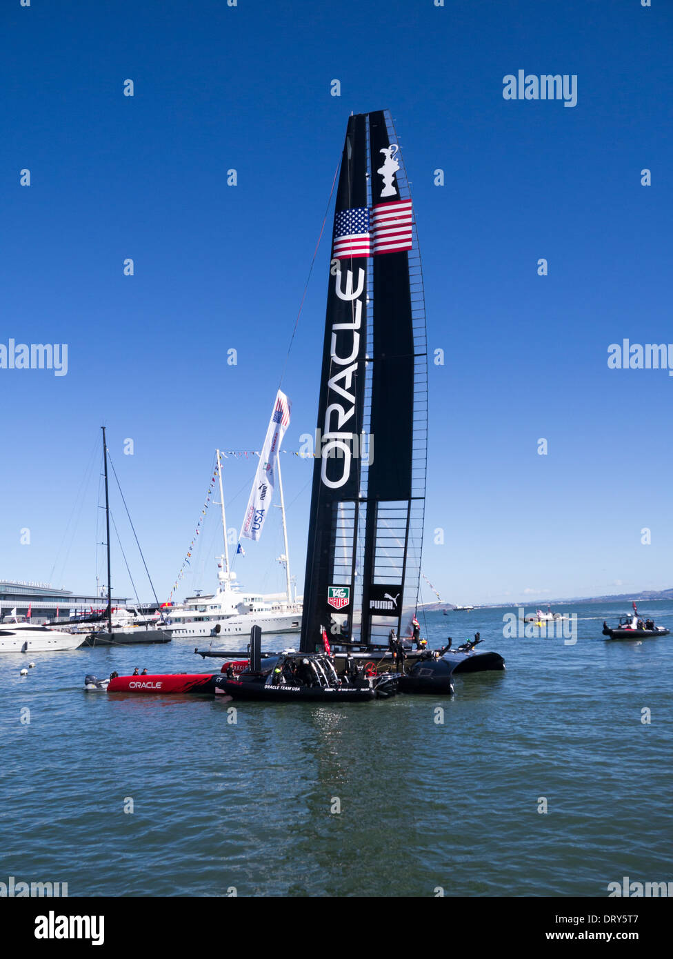 Team oracle hi-res stock photography and images - Alamy