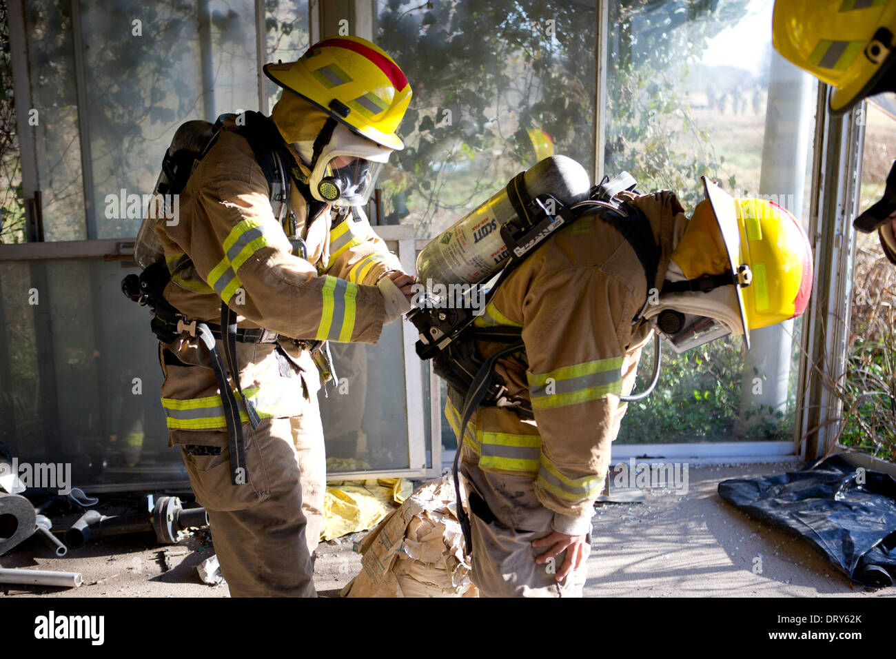 Students from the LBJ High School Fire Training Academy practice fire ...