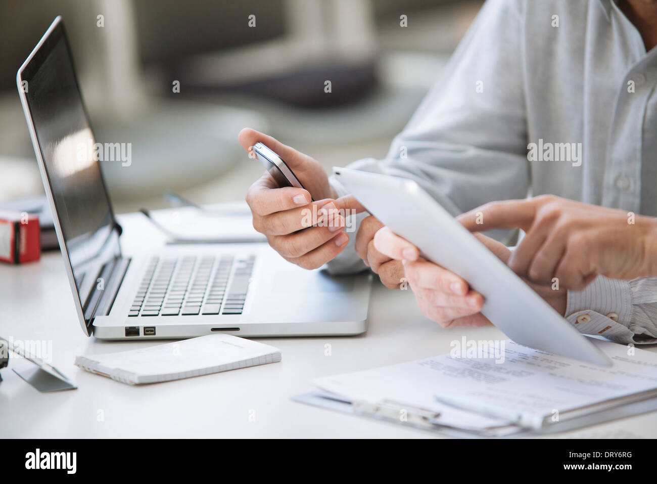 Men using wireless devices, cropped Stock Photo - Alamy