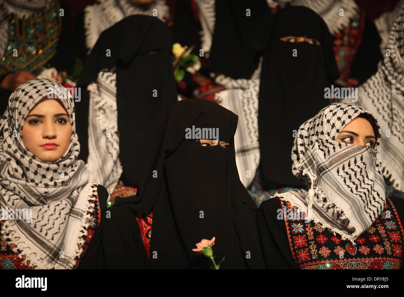 Palestinian bride hi-res stock photography and images - Alamy