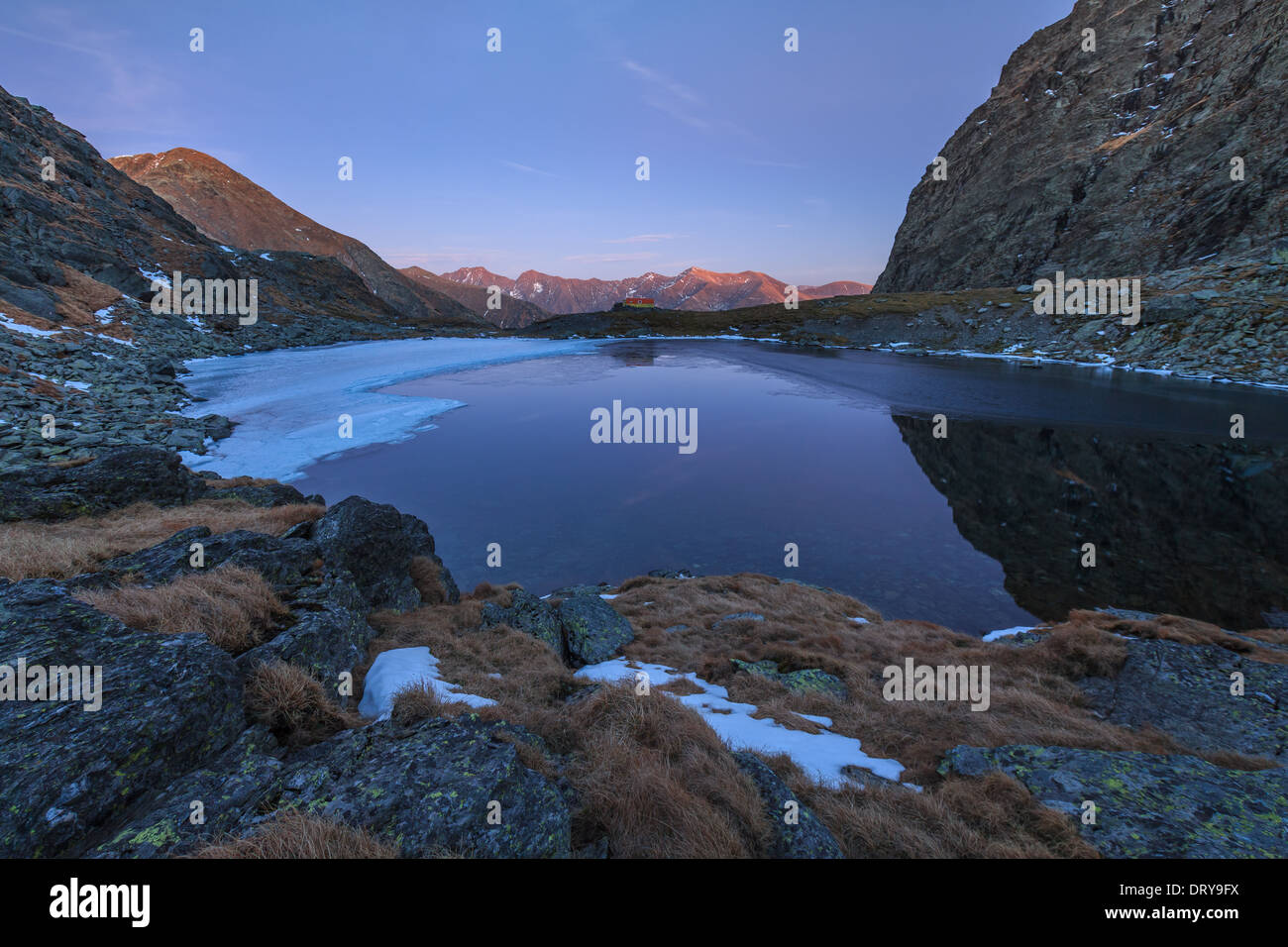 Caltun lake in Fagaras Mountains Stock Photo - Alamy