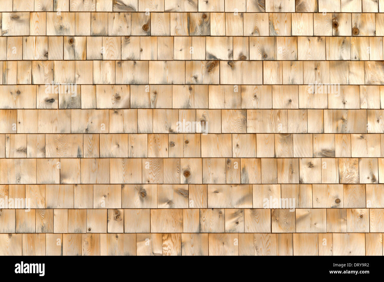 An exterior wall of wood cedar shingles Stock Photo - Alamy