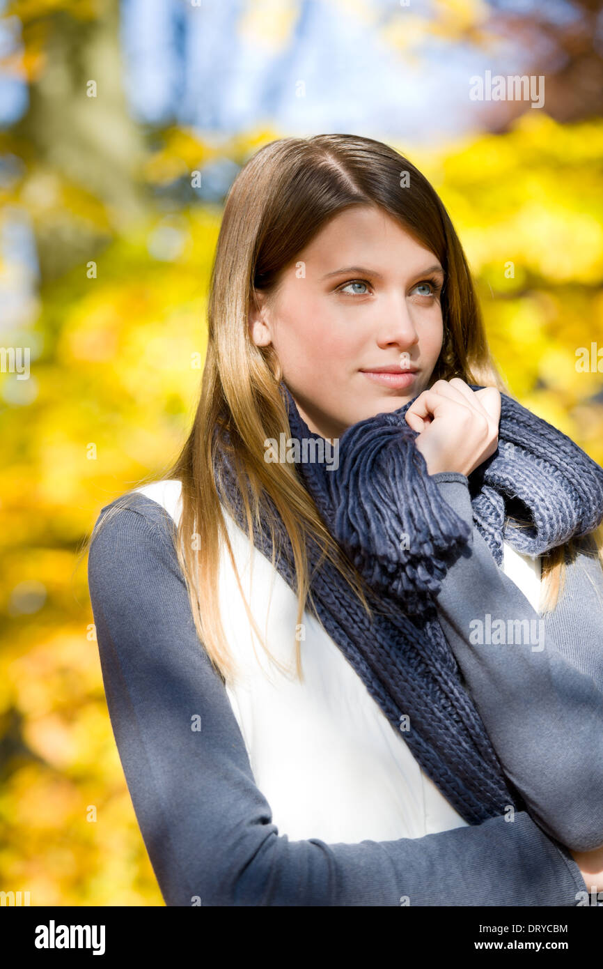 Autumn park - fashion model woman Stock Photo - Alamy