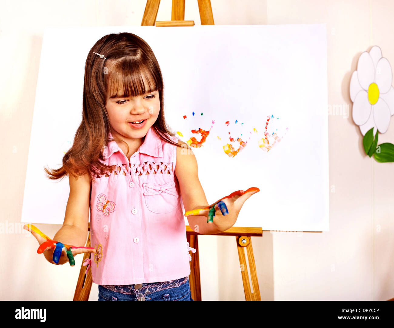 Little girl making hand prints Stock Photo - Alamy