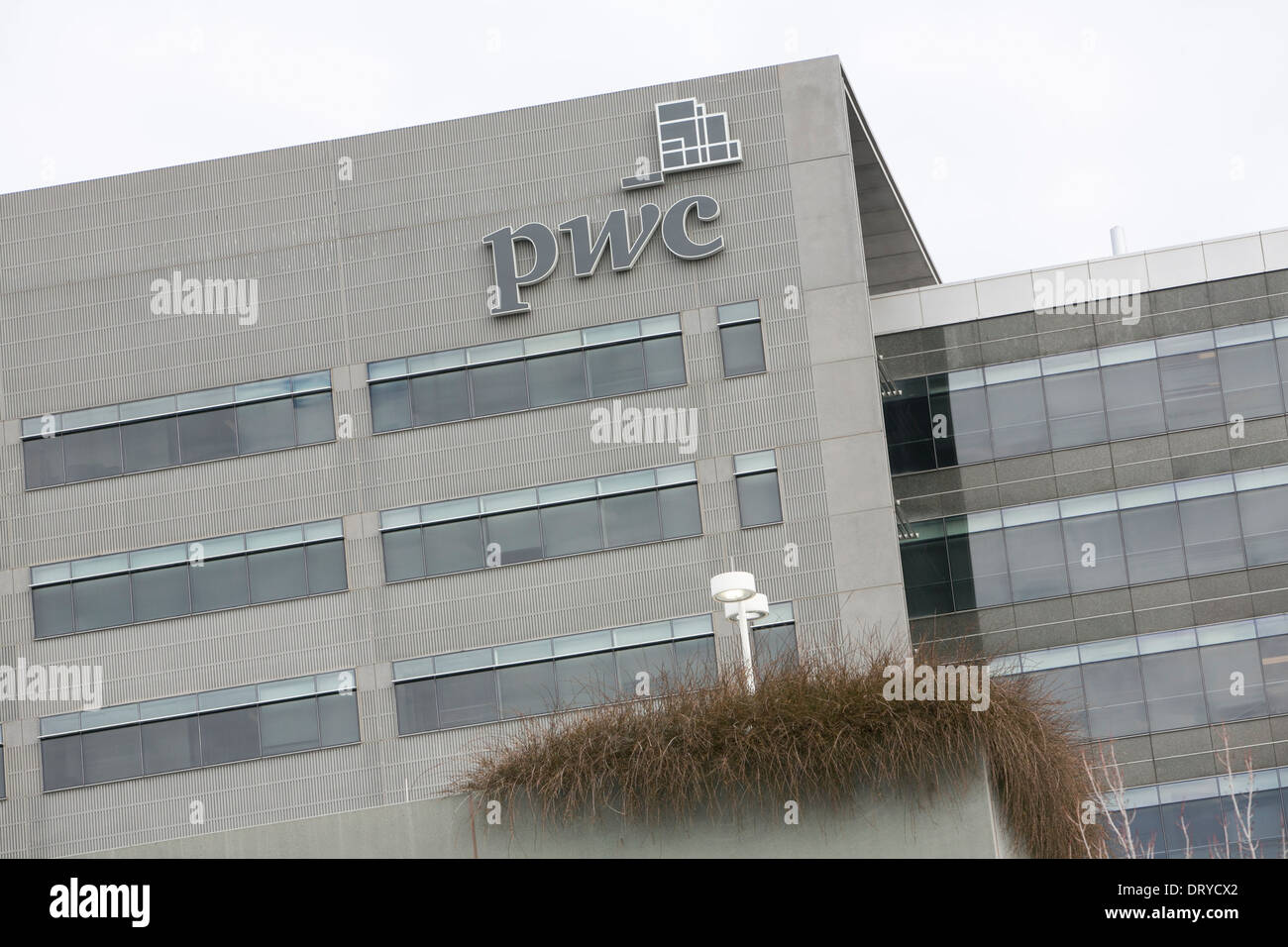Pricewaterhousecoopers Logo Pricewaterhousecoopers Pwc Office Building